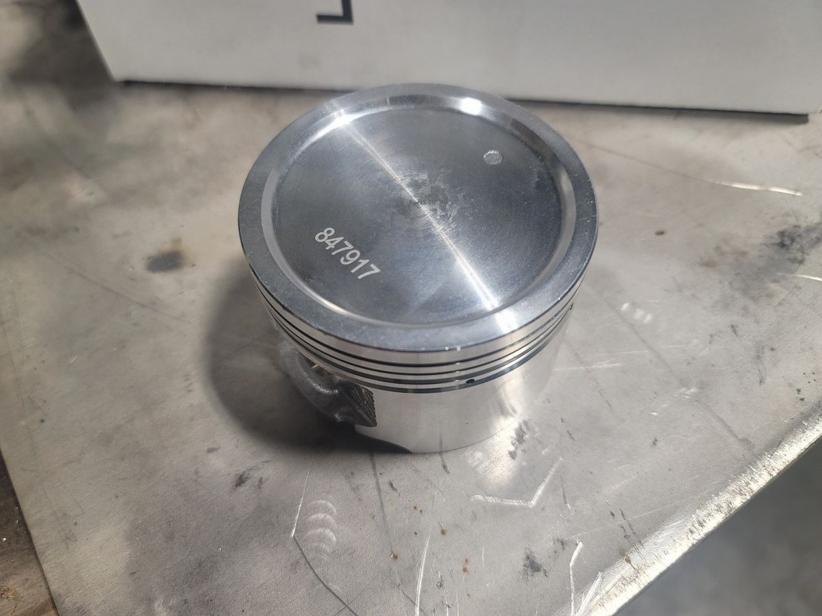 Briggs & Stratton O.E.M. Piston Assembly (rings Included)